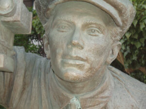 Monument | American Fine Arts Inc.